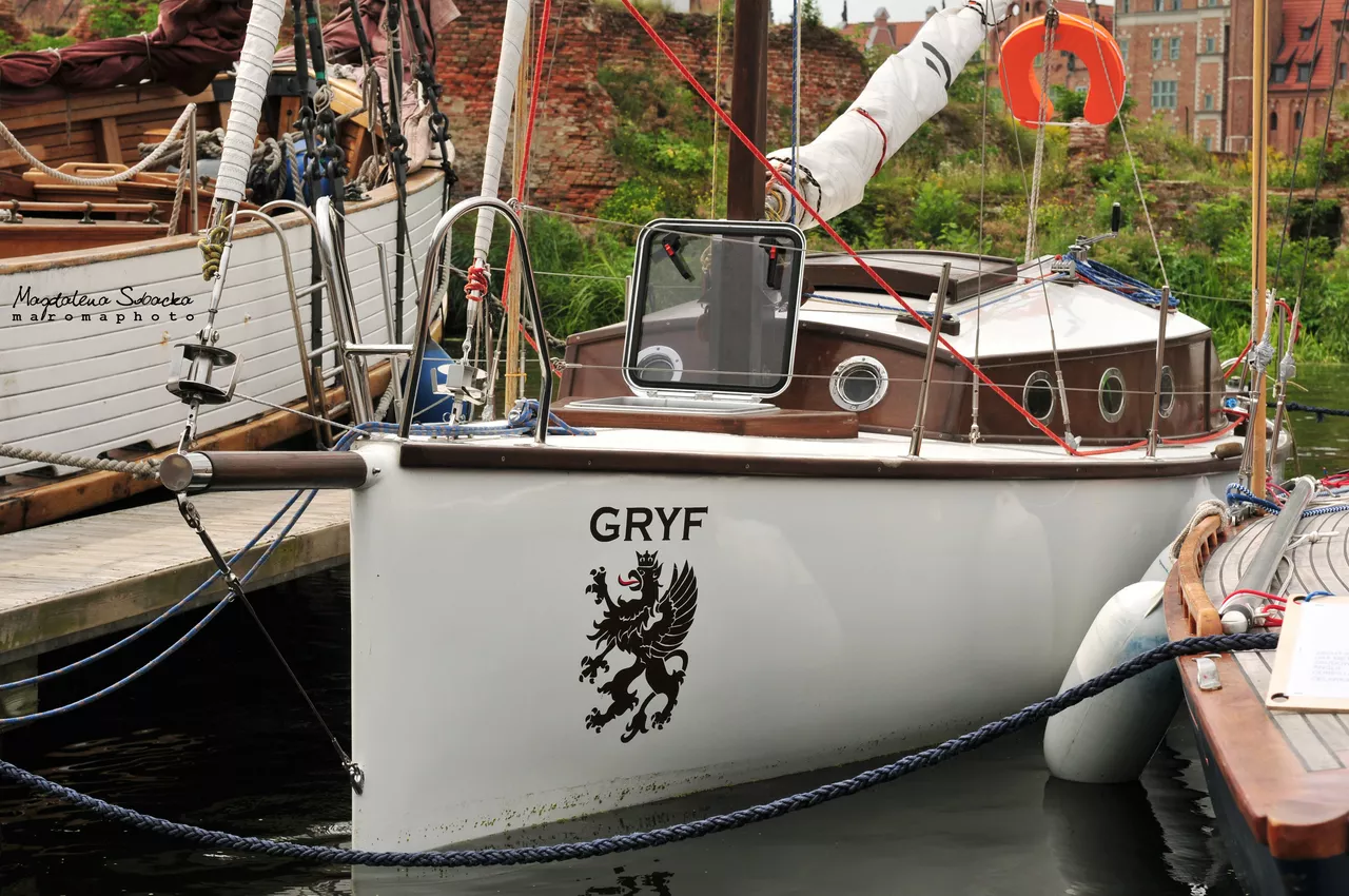 Kadłub jachtu - kadłuby łodzi z drewna, laminatu, aluminium - Sailbook.pl